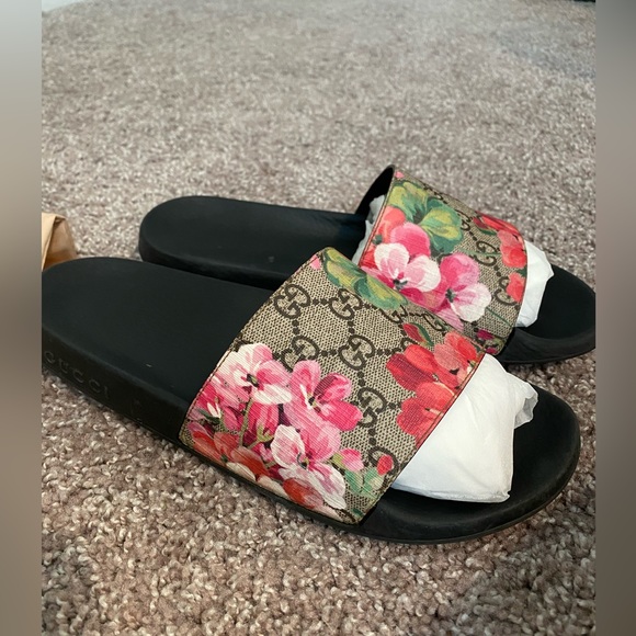 Gucci | Shoes | Gg Supreme Blossom Floral Slides | Poshmark
